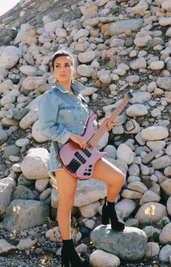 Emm Gryner Debuts “Burn the Boats” – Modern Mystery